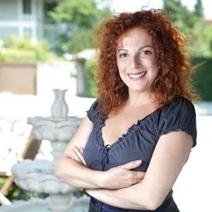 Derya Alabora - Biyografya