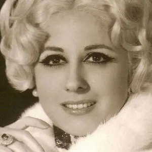 Behiye Aksoy - Biyografya